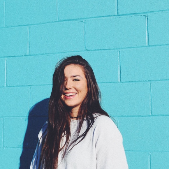 Violet's Closet (@violet_singer) | Poshmark